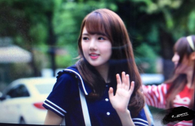 Jessica gives Blanc & Eclare to her daughter, SinB, and Yerin wears it ...