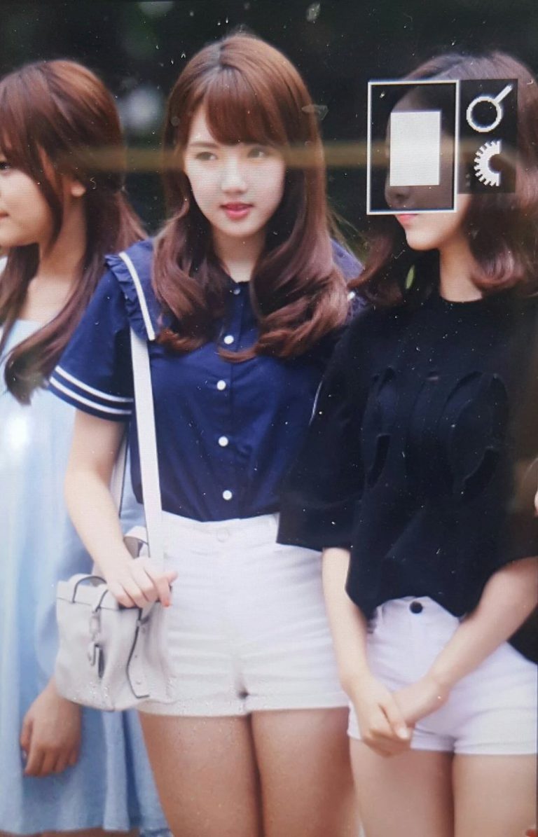Jessica gives Blanc & Eclare to her daughter, SinB, and Yerin wears it ...