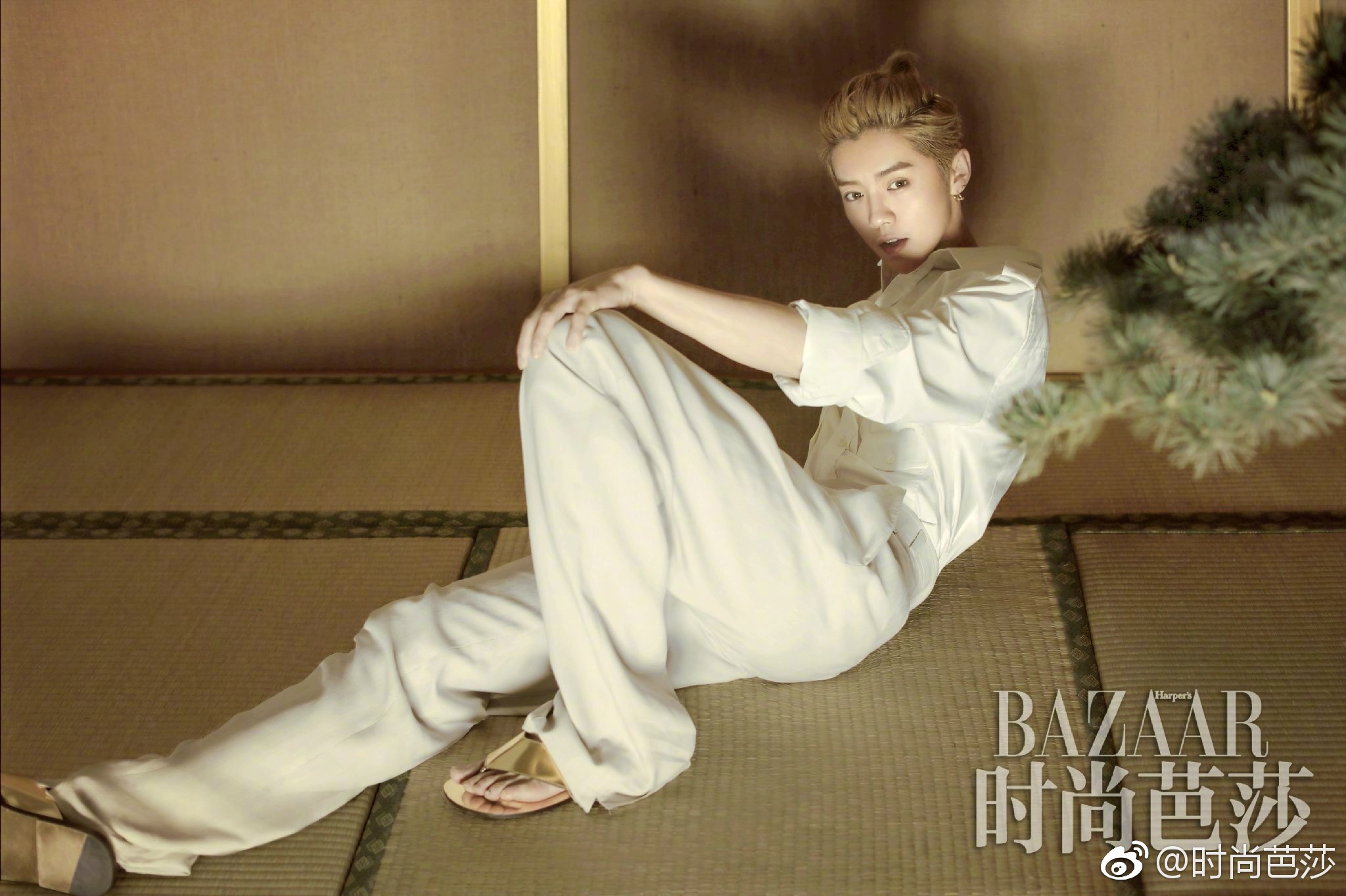 Sweaty, shirtless Luhan tells Jackson to come show him how to bend like a gumnast – Asian Junkie